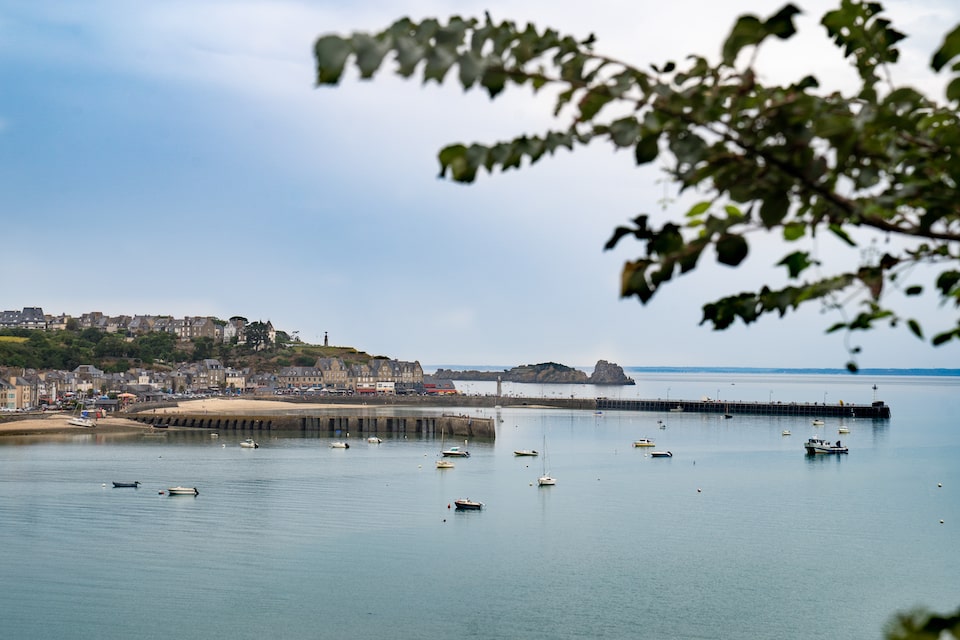 Comment visiter Cancale, peu importe son profil ? - Port d'Attache