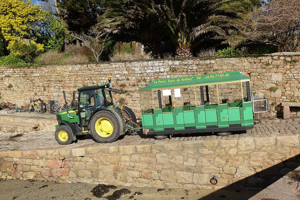 Comment visiter l’Île de Bréhat ? - Port d'Attache